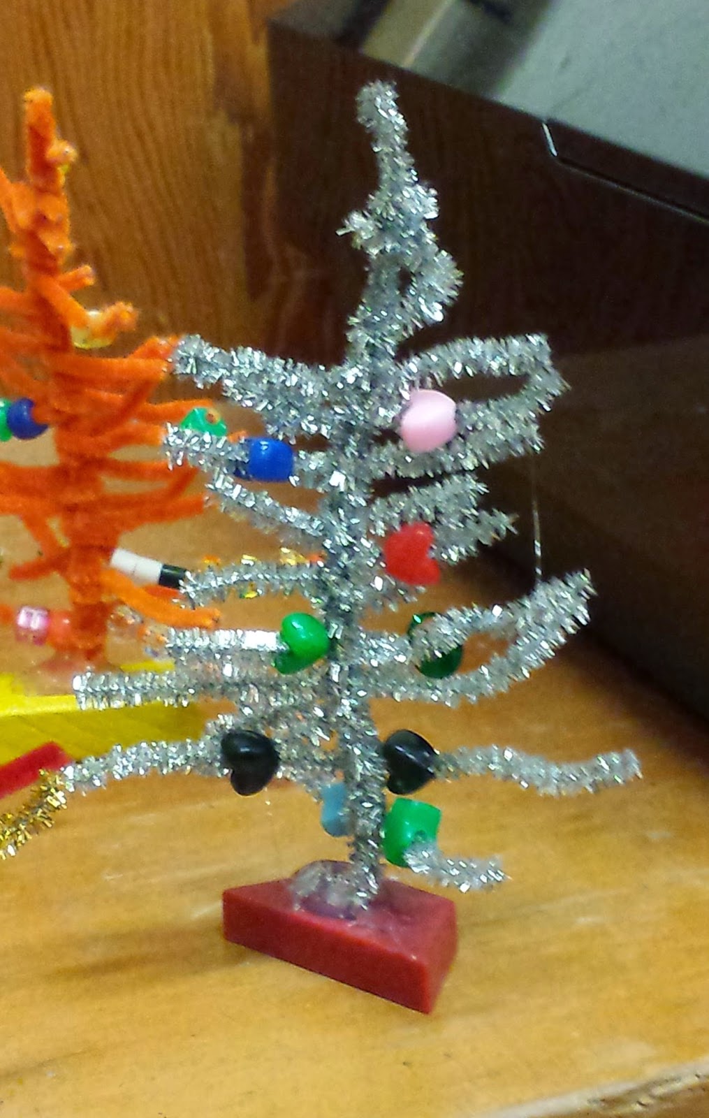 At School Making Crafts: Pipe Cleaner Tree
