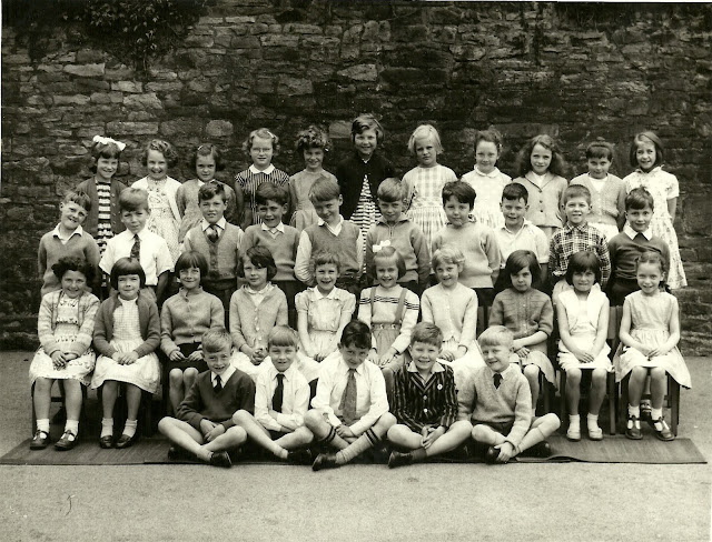 Hyde Cheshire Blog: Holy Trinity Class Pictures 1960 - 1965