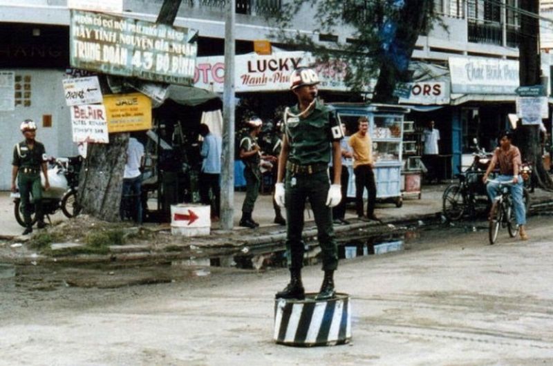 60 Fascinating Color Photographs That Capture Street Scenes of Saigon ...