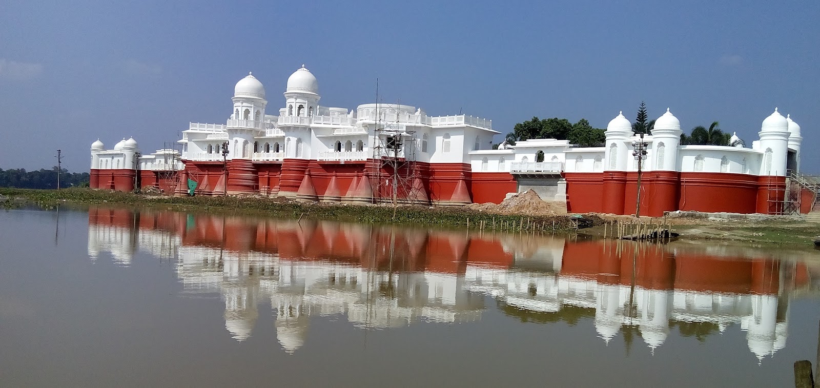 A Day Dream: Visiting The Water Palace "Neermahal"