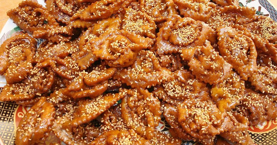 Halwa Chebakia: Moroccan Sesame Cookies with Honey - Moroccan cooking