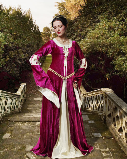 Medieval Dresses: Medieval Women Clothing