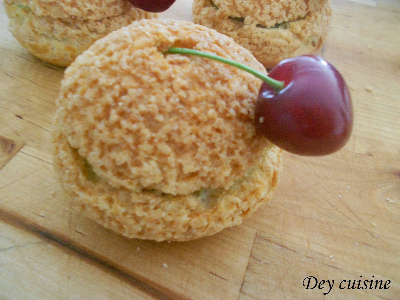 Dey cuisine: Choux crémeux pistache & confit de cerises