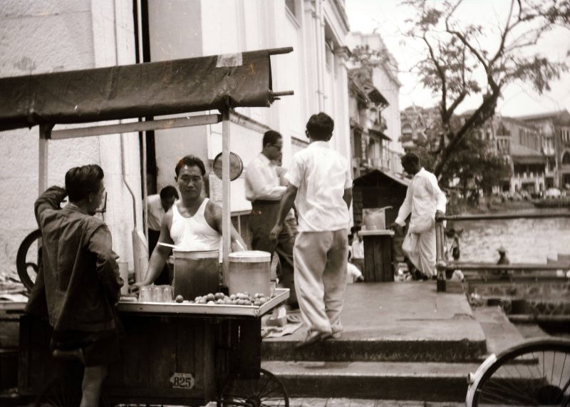 45 Black and White Snapshots That Capture Everyday Life of Singapore in ...