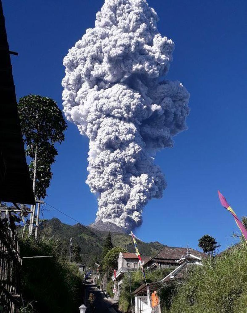 W u l k a n y Ś w i a t a B l o g: Silna erupcja freatyczna wulkanu Merapi