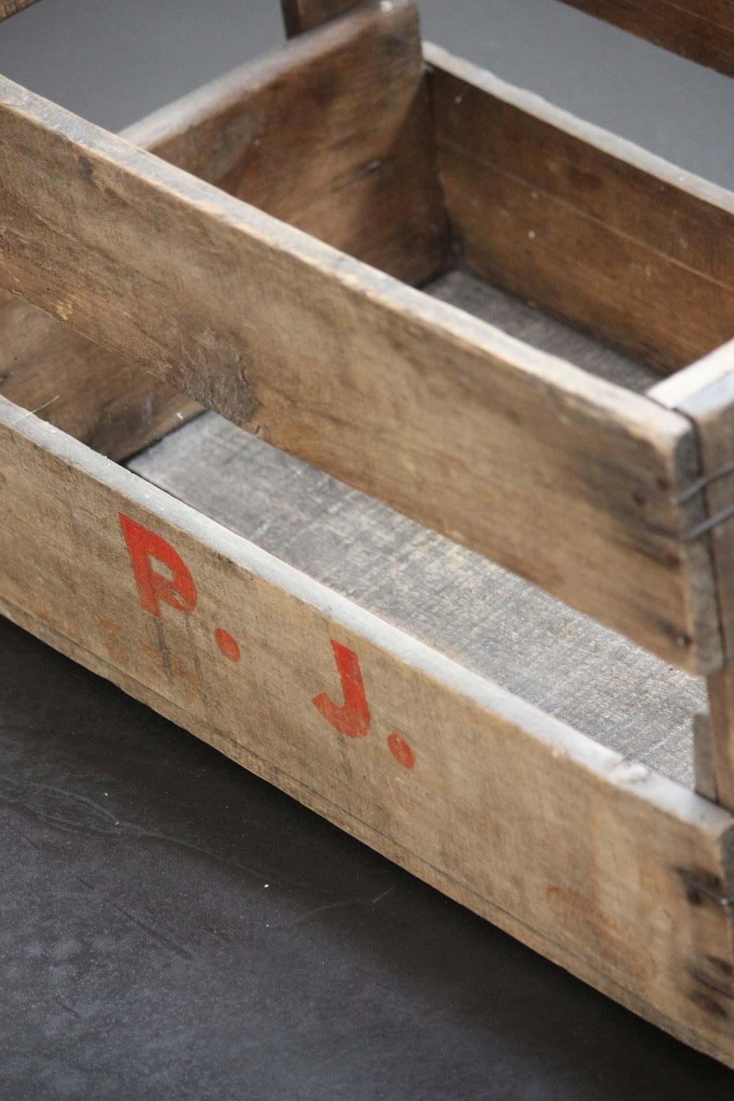 Un nouveau regard: DIY : un cageot en bois et 4 roulettes