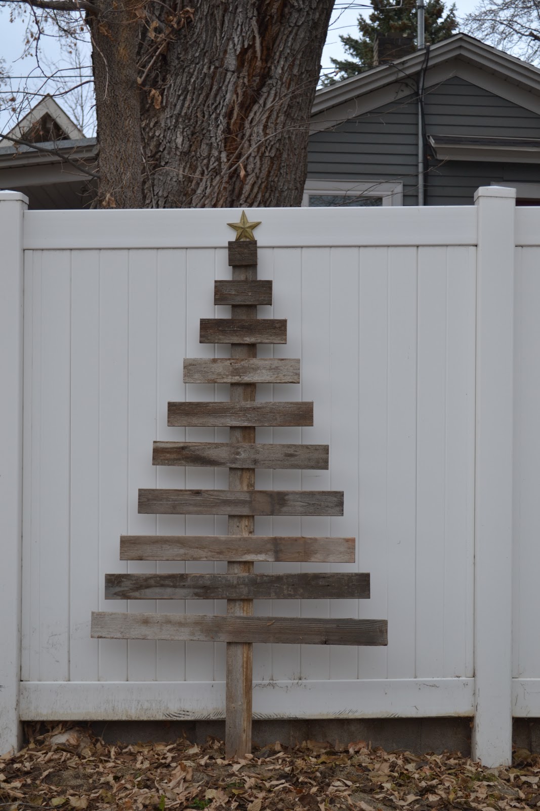Potlucks on the Porch: Barn Wood Christmas Tree
