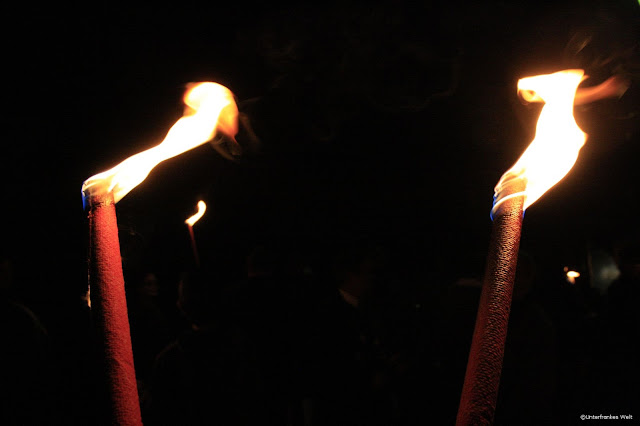 Unterfrankes Welt: Fackeln in der Nacht