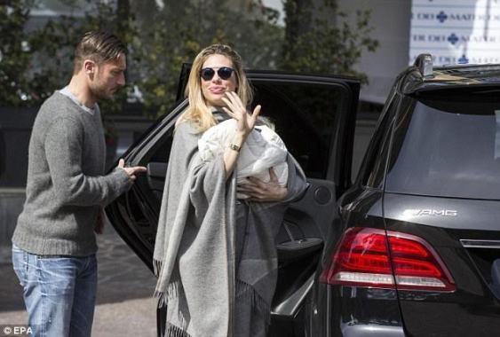 Photos: Footballer Francesco Totti and wife welcome baby daughter