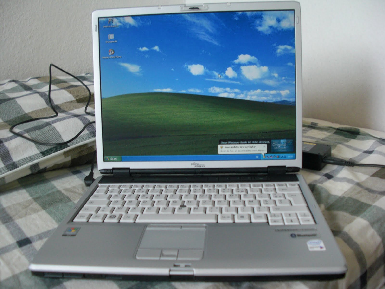 anti-widescreen: Business notebook Fujitsu Siemens Lifebook S7110