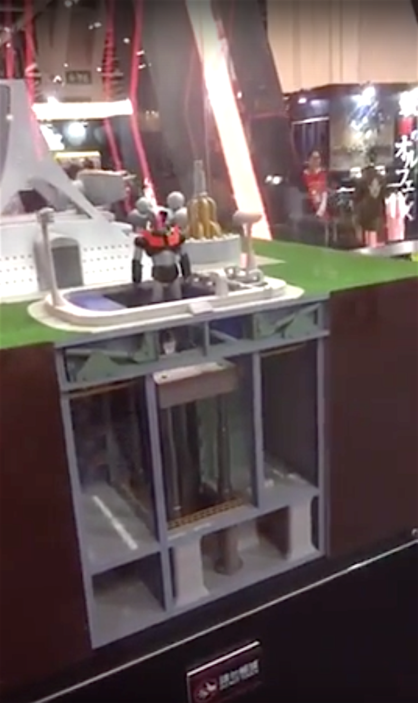 MAZINGER Z with “Secret Base” Diorama Display @ #C32017