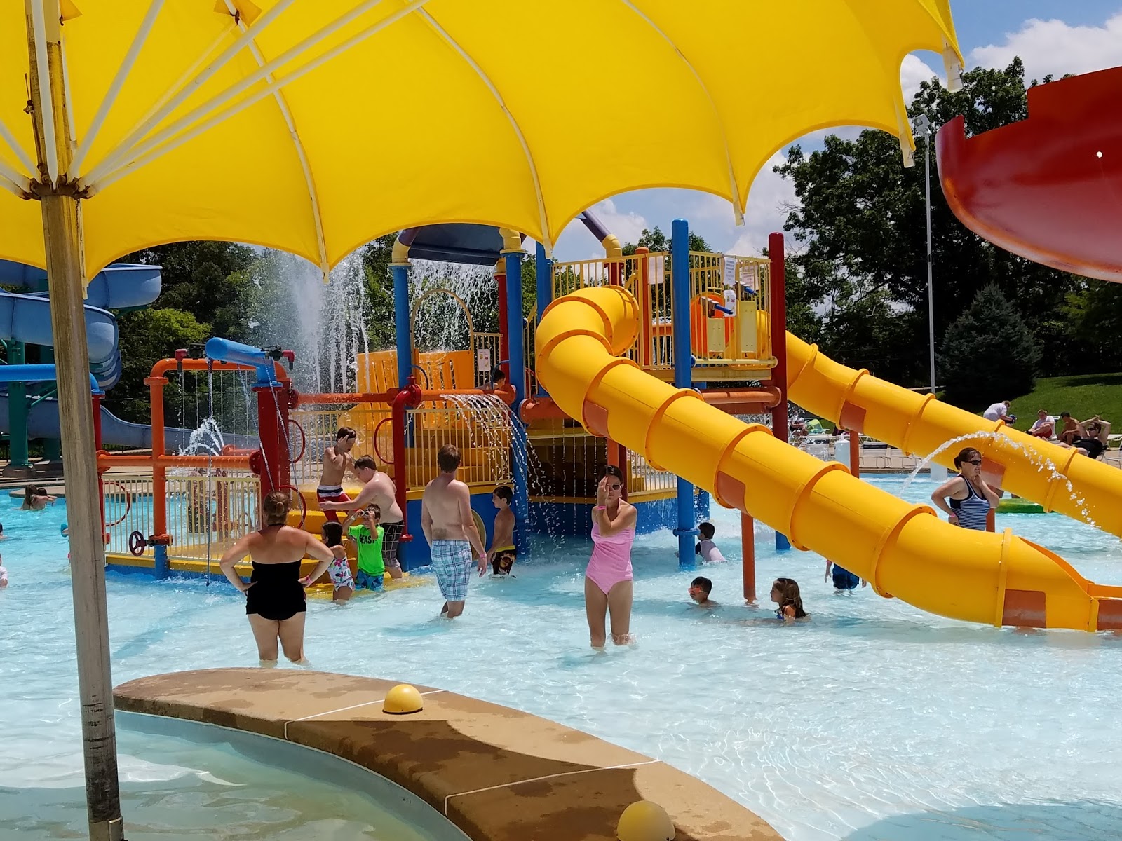 Play St. Louis: RiverChase YMCA of Fenton Outdoor Pool, Fenton