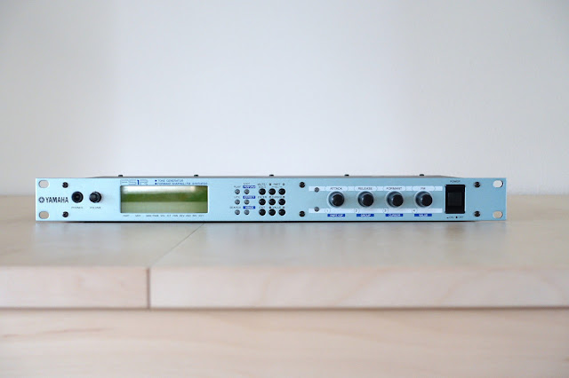 MATRIXSYNTH: Yamaha FS1R Rack Mount FM & Formant Synthesizer SN OX01928