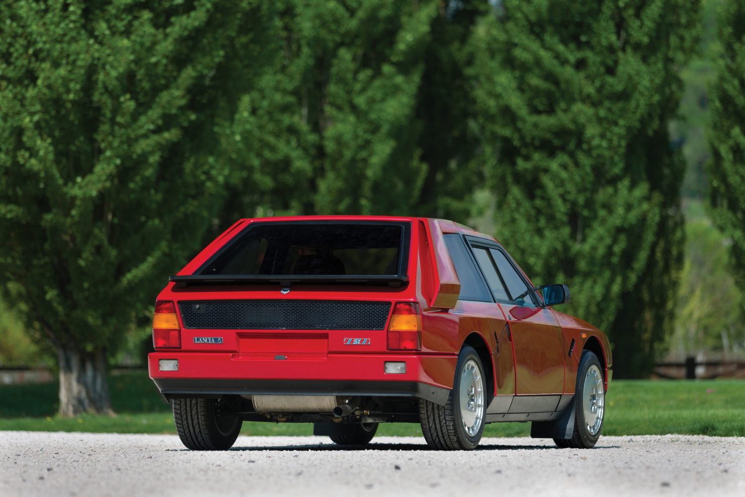 MUSCLE CAR COLLECTION : 1985 Lancia Delta S4 With Twinchargered Engine