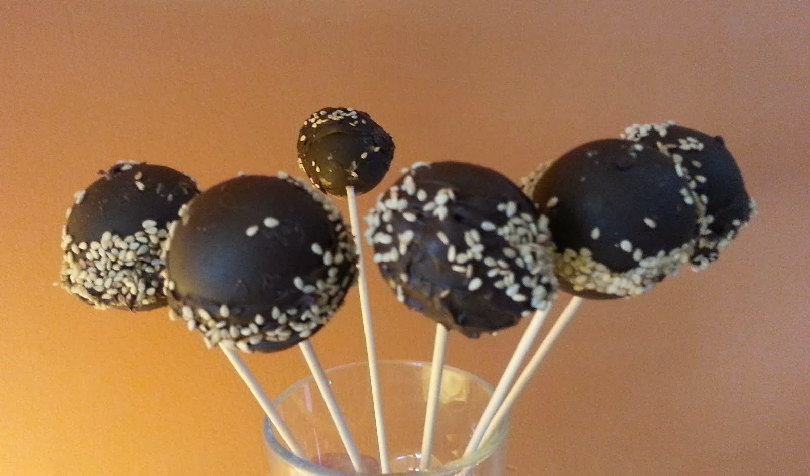 SIN CEREALES: Bolas de chocolate rellenas de plátano