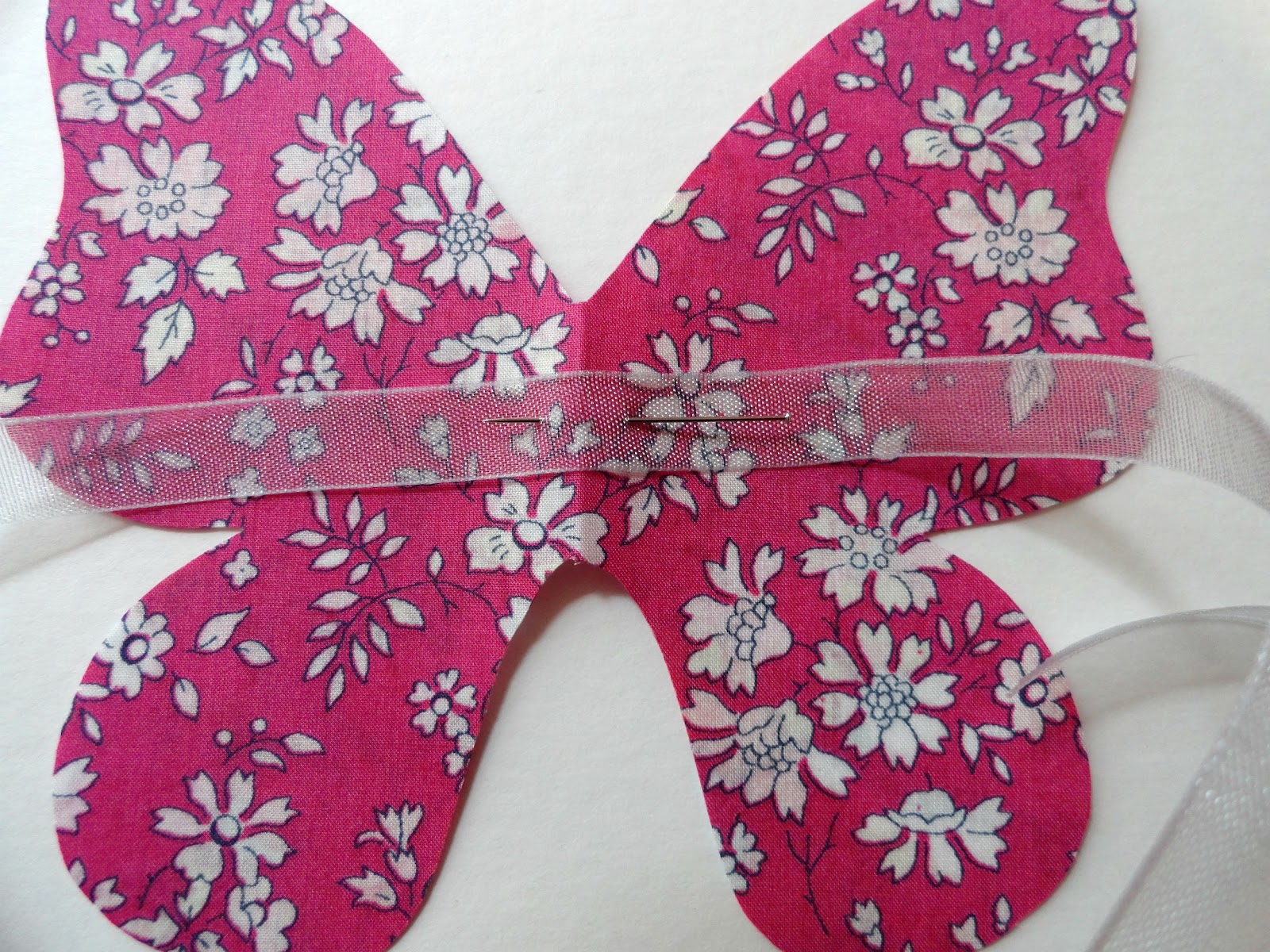 Libertylle: Papillon vole, tuto et patron inside