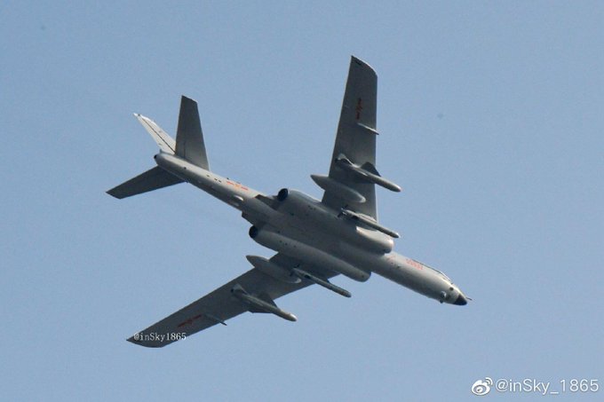 Asian Defence News: PLAAF H-6 bomber with nose-mounted inflight ...