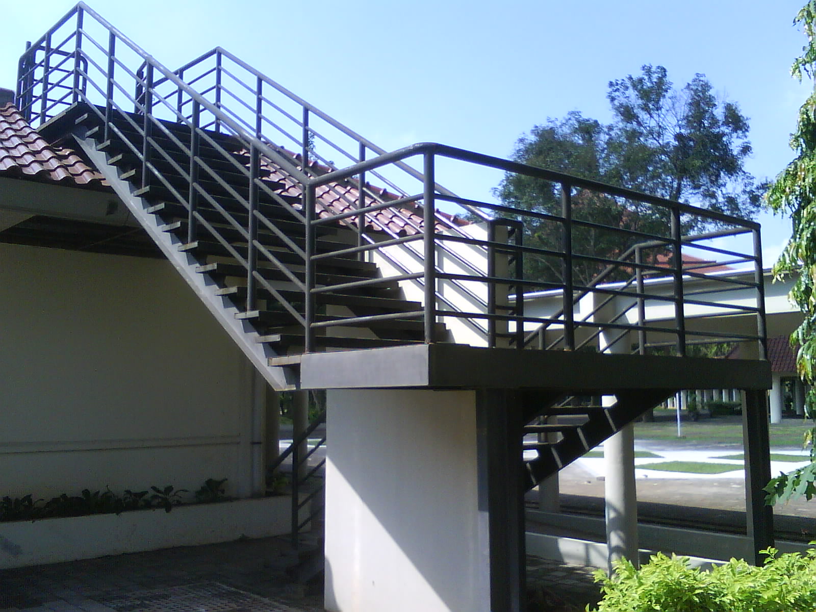 Bajatama Mandiri Konstruksi: Konstruksi tangga