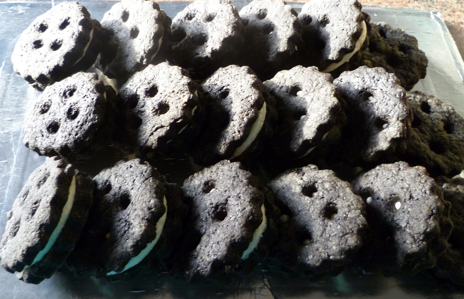 Rosana's Biscuits: Galletas Oreo con relleno de crema de mantequilla