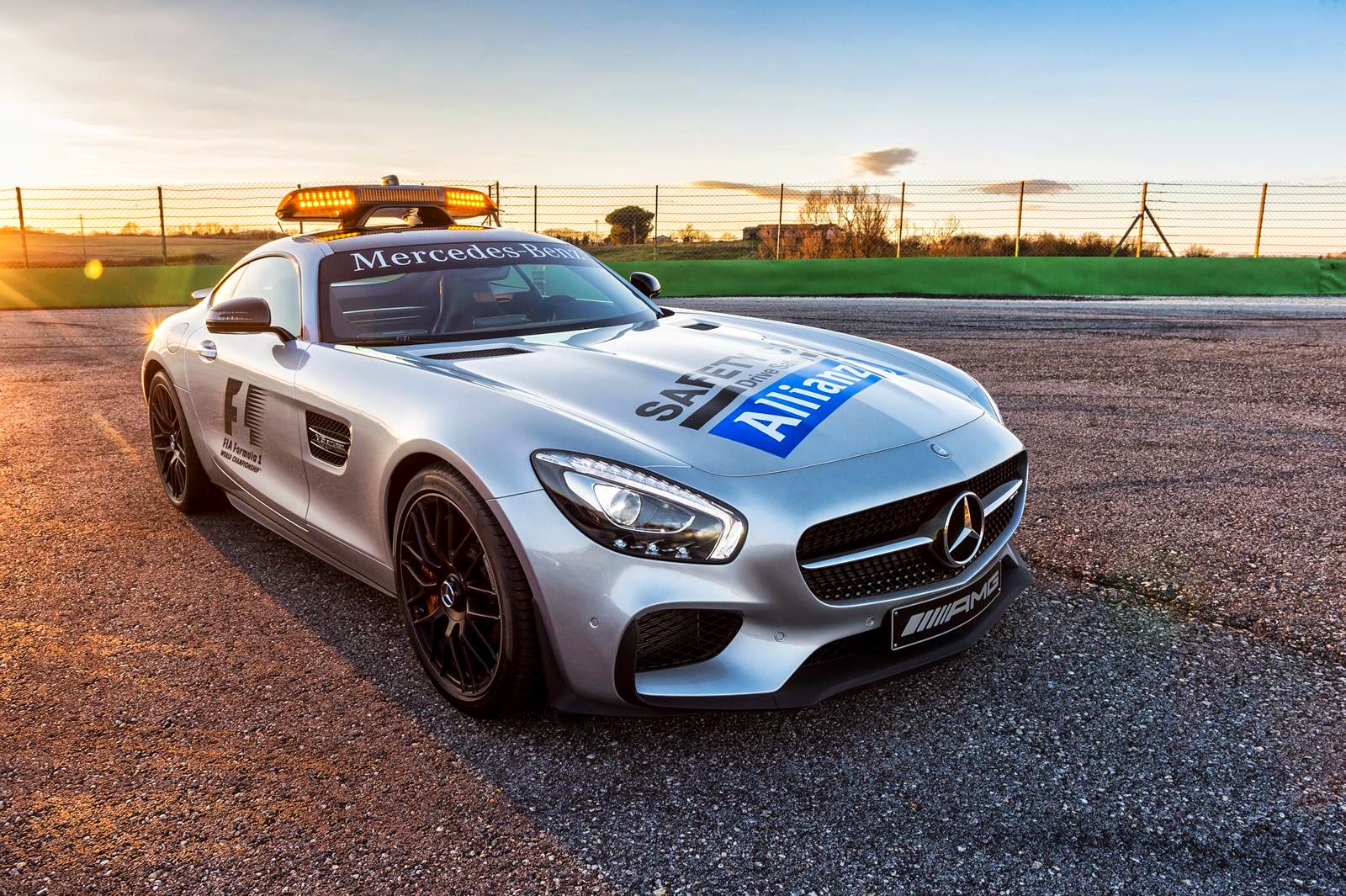Mercedes-AMG GT S Safety Car y C 63 Estate Medical Car