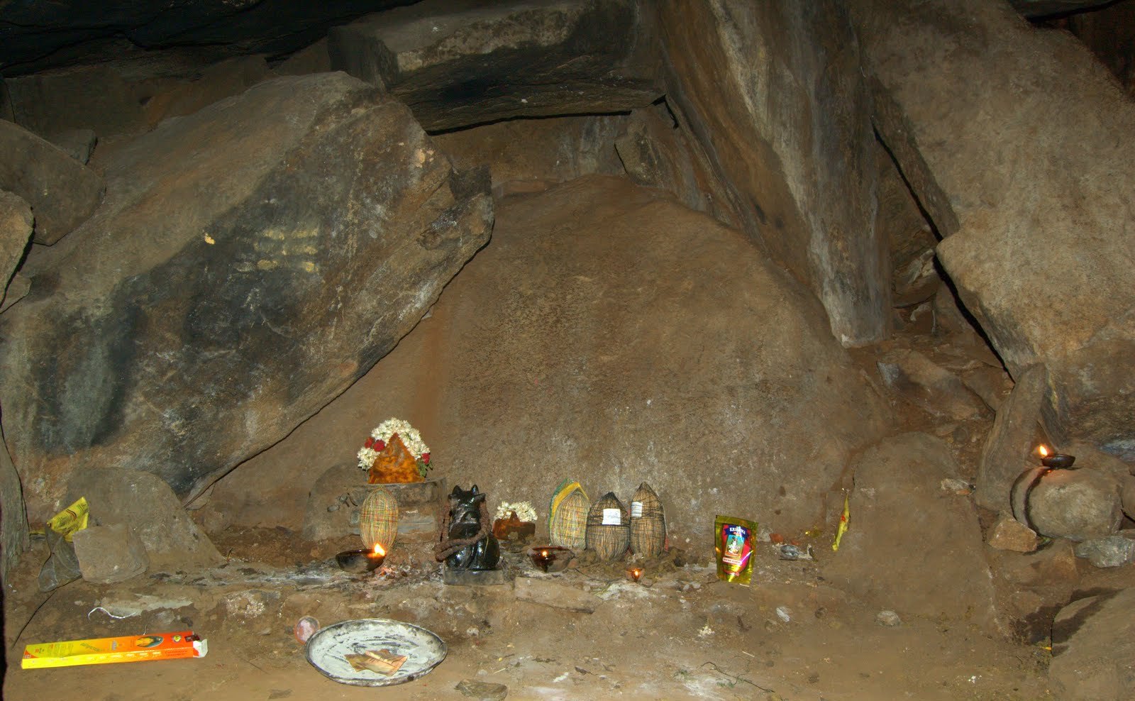 Tamilnadu Tourism: Siddhar caves, Kolli Hills