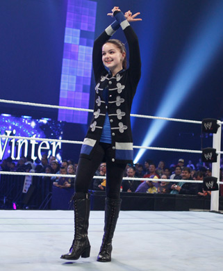 Ariel Winter habla de Triple H ~ WWE WRESTLEMANIA 27 en español