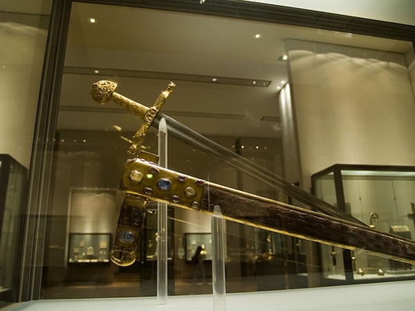 Scientia potentia est: Top famous Swords in History vs Modern Extreme ...