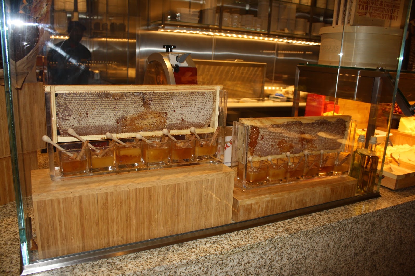 Buying and shipping a deep frame of honey? : r/Beekeeping