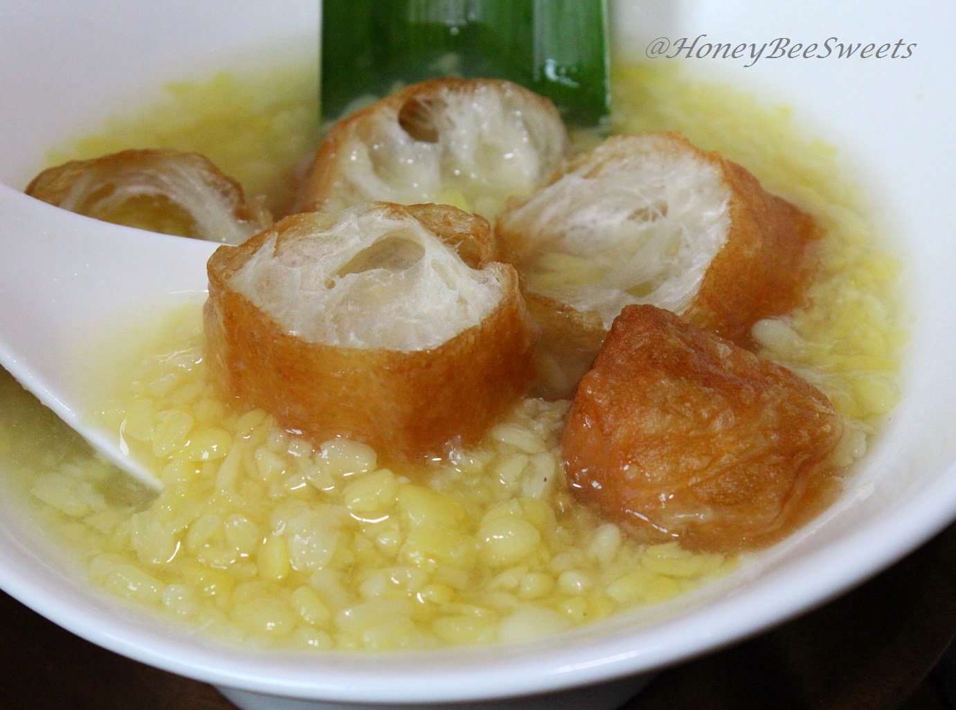 Honey Bee Sweets: Tau Suan (豆爽) -Split Bean Dessert Soup