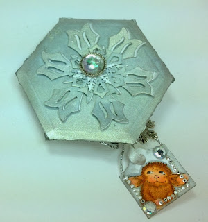 Spellbinders Hexagon Card Holder Gift Boxes, HMFMC157 - Cards by America