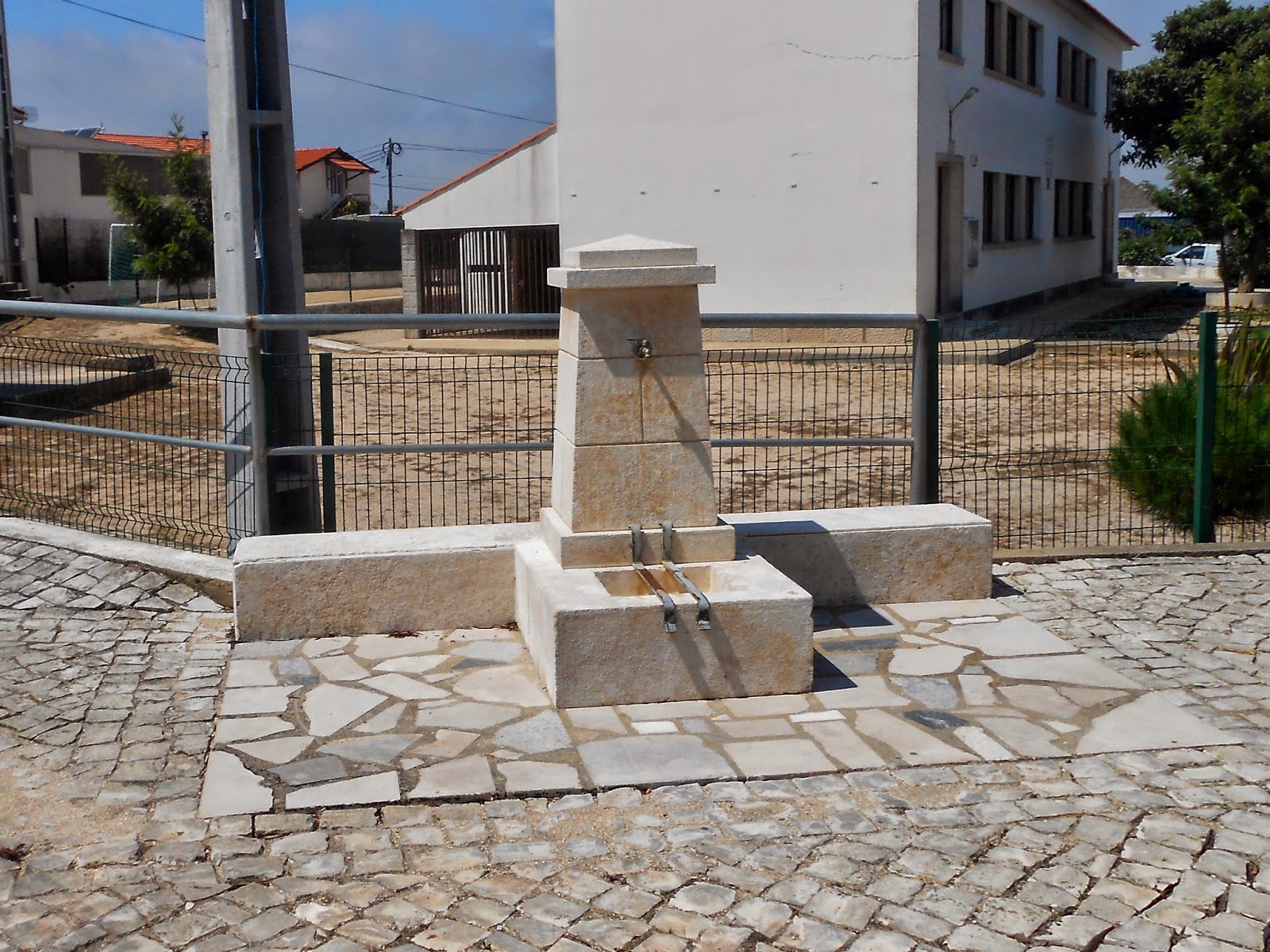 Viajar e descobrir: Portugal - Loureira - Fontanário