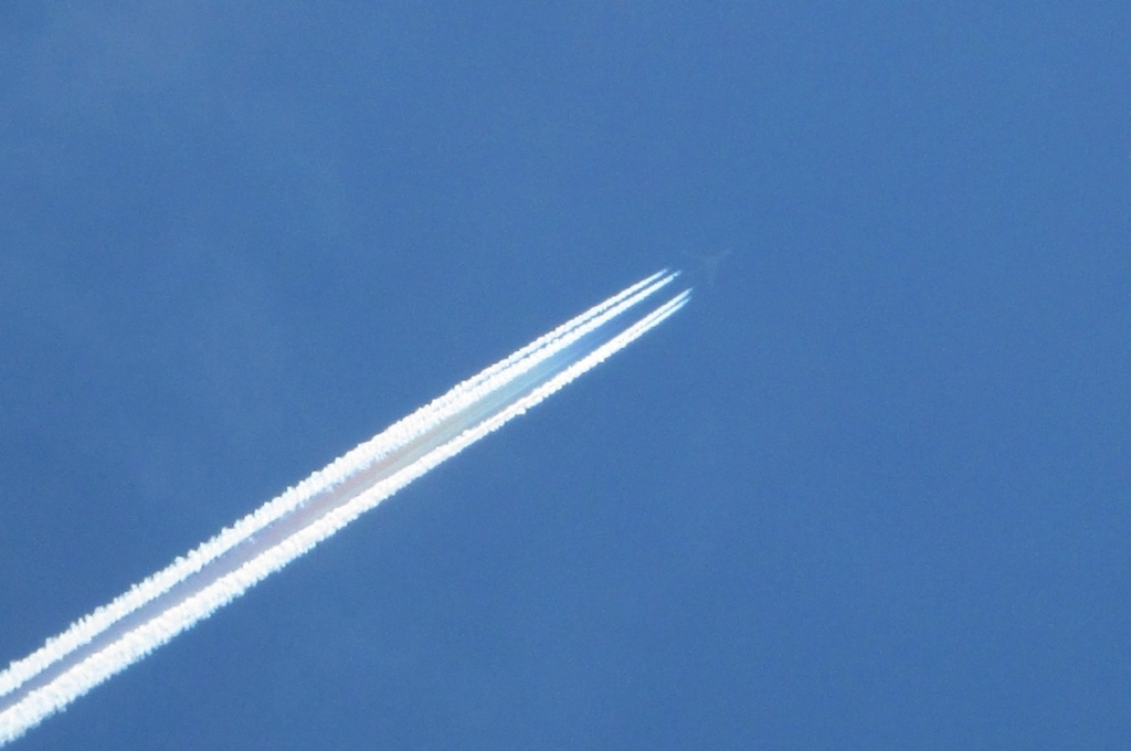 skeetmotis: Contrail 001