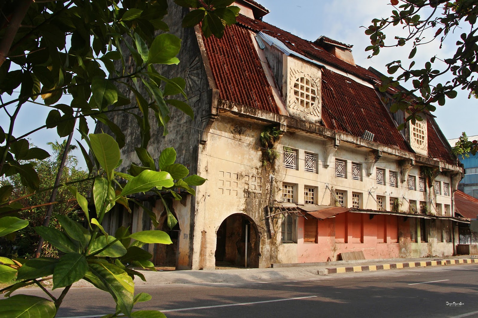 Jelajah Nagari Awak: Gedung Geo Wehry & Co Tercantik dan Megah di ...