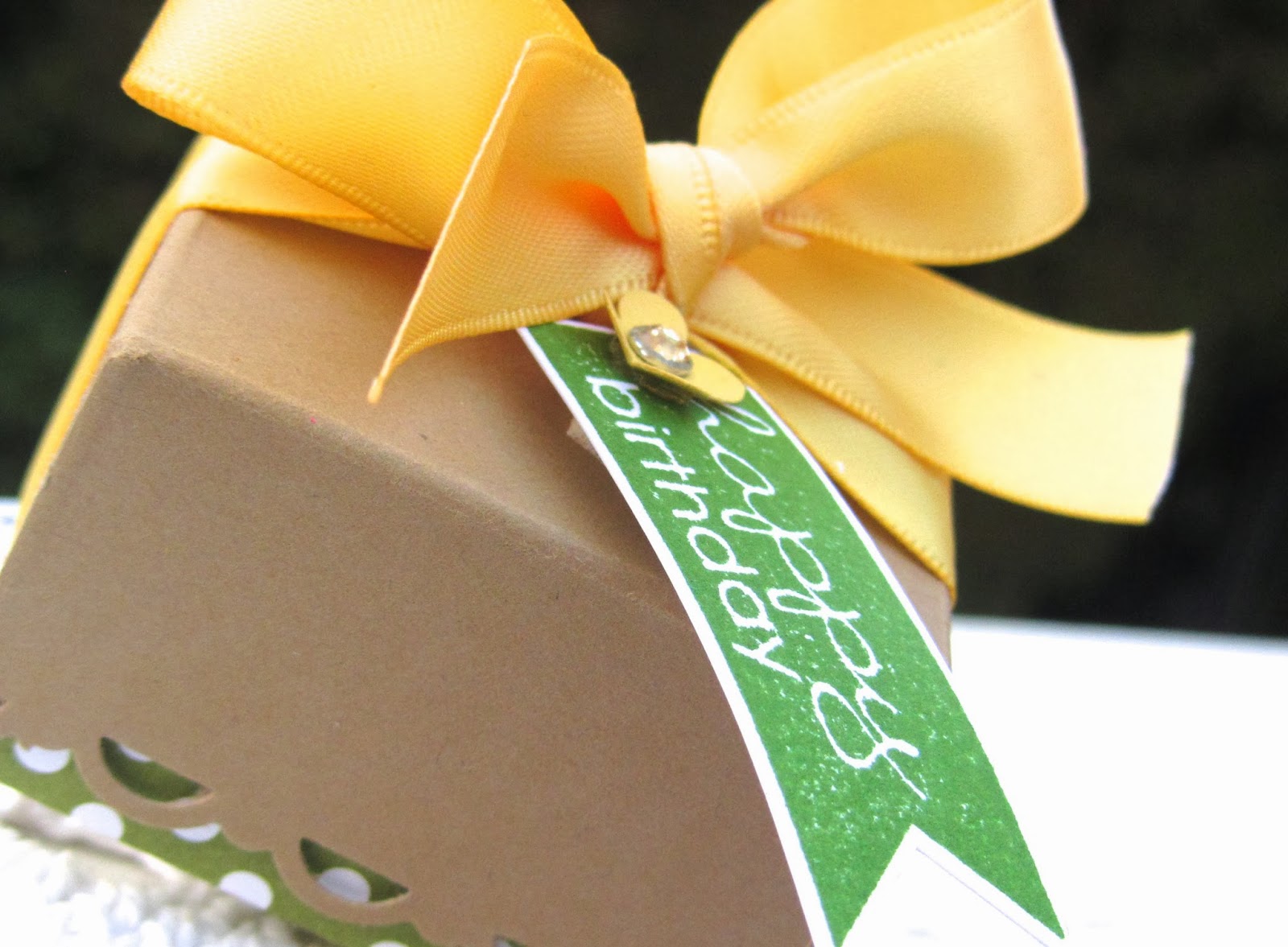 PinkBlingCrafter: A Tiny Gift Box for a Birthday!