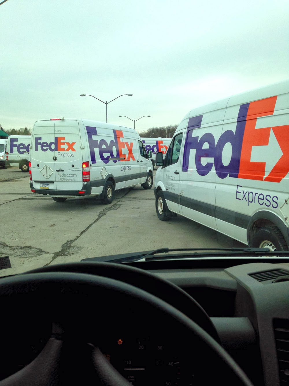 A Huge Line Of FedEx Trucks Seems Weird Until You See Why… Then It’s ...