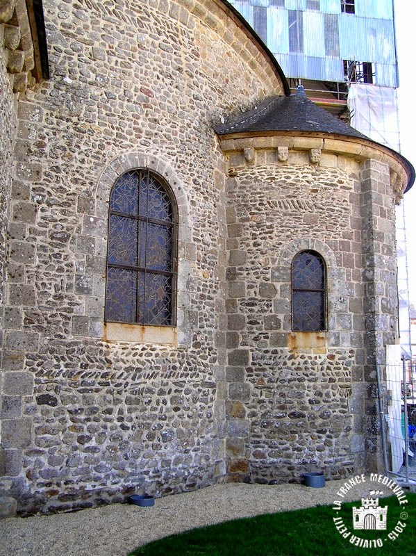 LA FRANCE MEDIEVALE: SAINT-GILDAS-DE-RHUYS (56) - Abbatiale Saint-Gildas (Extérieur)