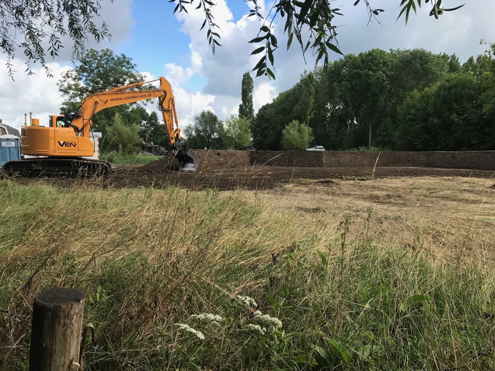 hanviskie: Nieuwe loopgraaf in Altena