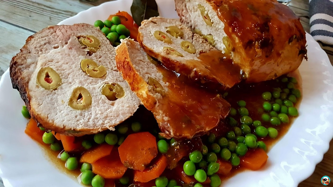 Lomo de cerdo mechado con aceitunas - ¡Huele Bien!
