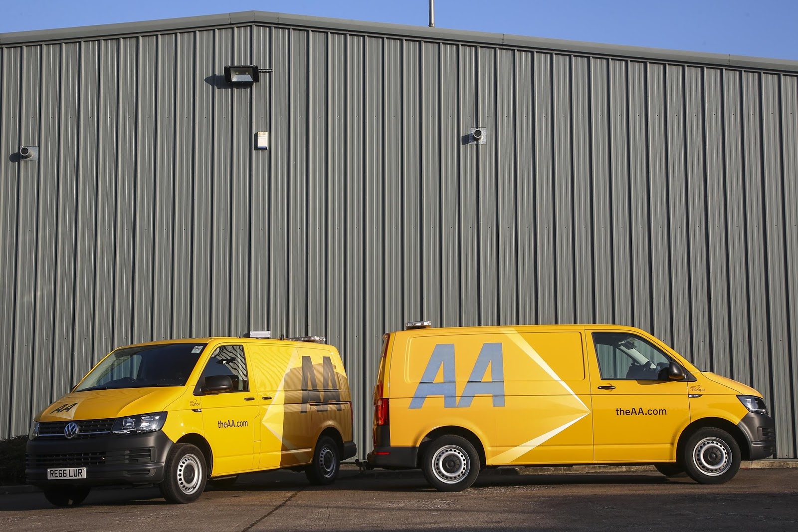 The Motoring World: The AA takes a further 158 VW Transporter vans over ...