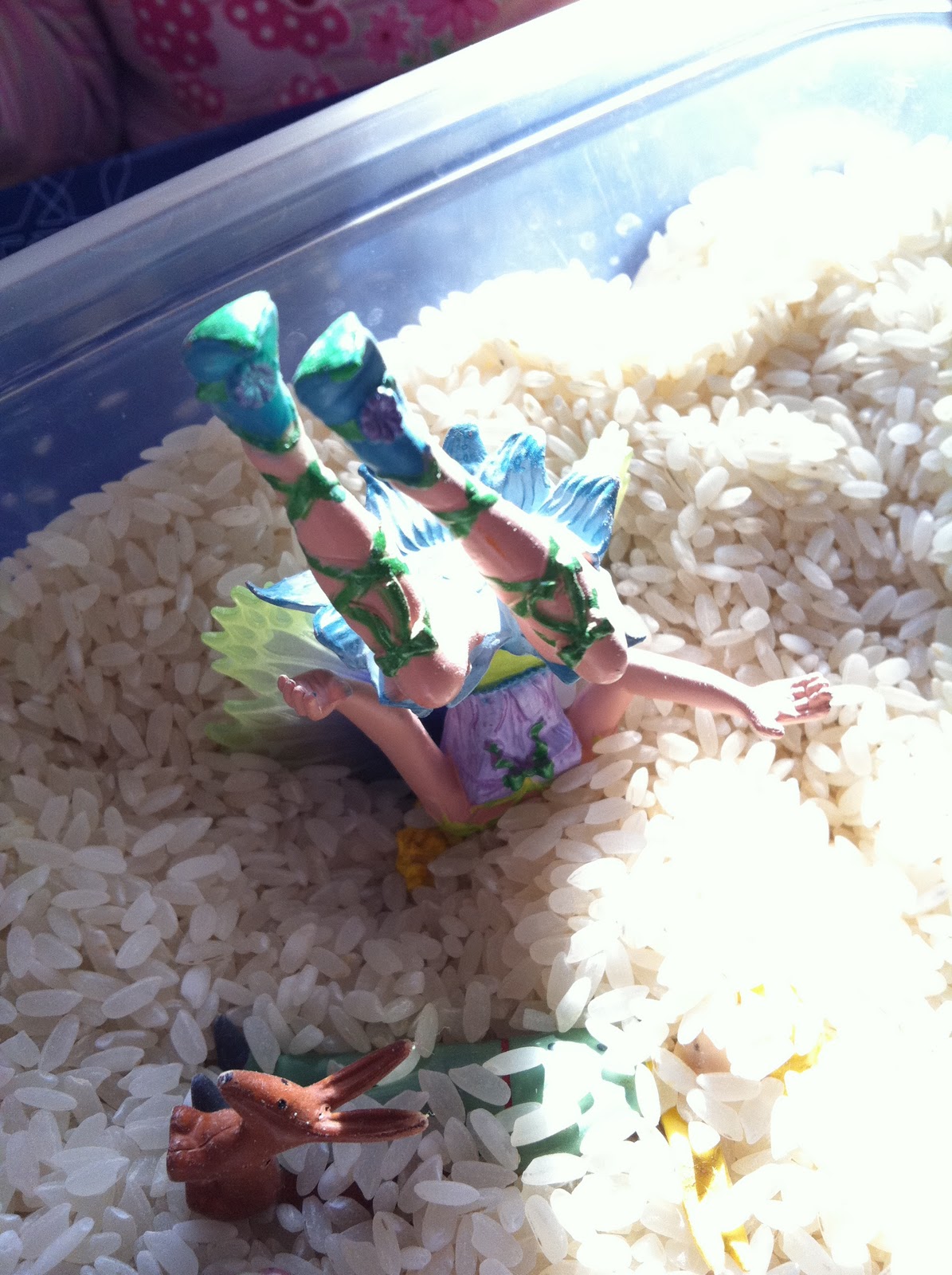 Mama Pea Pod: {Rice Sensory Tub}