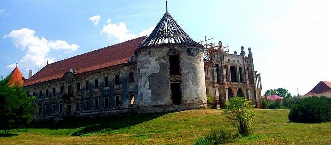 undeva la mijloc: Castelul Bánffy de la Bonțida