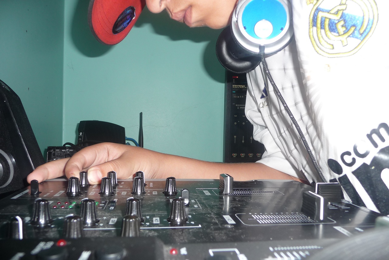 Tudo Sobre Qualquer Coisa: Entrevista exclusiva com Dj Neto