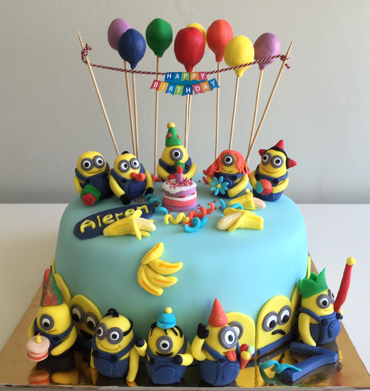 Niluferscakeshop: Minyon Pasta (Minion cake)