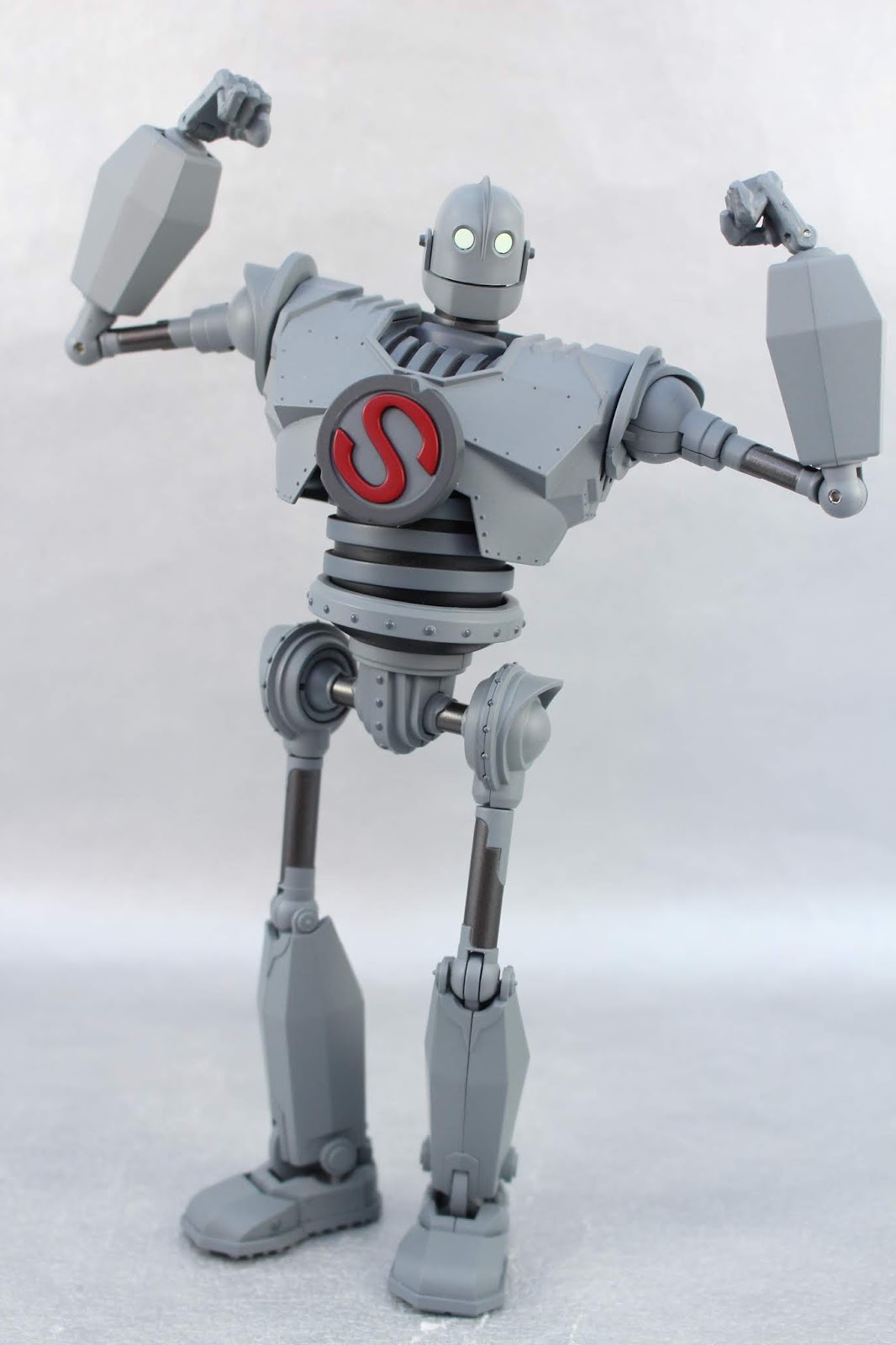 My Shiny Toy Robots: Toybox REVIEW: RIOBOT Iron Giant