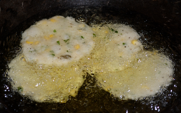 Veggie Platter: Miriyala Chekkalu / Pepper Nippattu