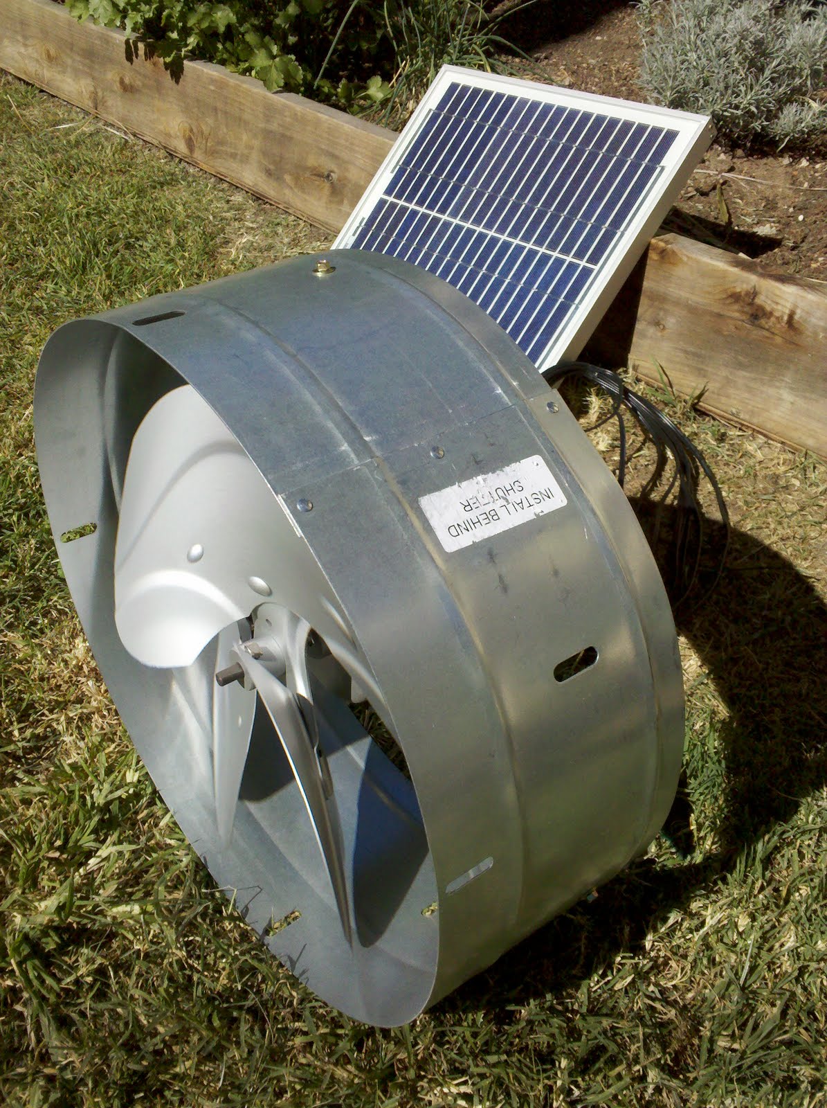 Sean Gardinier's MoBlog: Solar Powered Ventilation