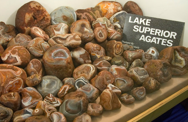 What is Lake Superior Agate, and Where Can You Find It? – MineralFossil