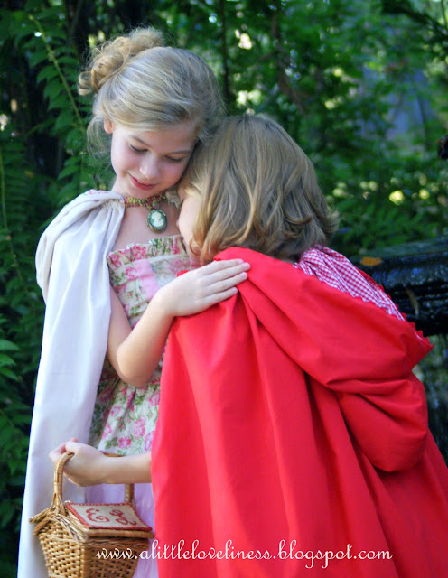 A Little Loveliness: Little Red Riding Hood: A Story in Pictures