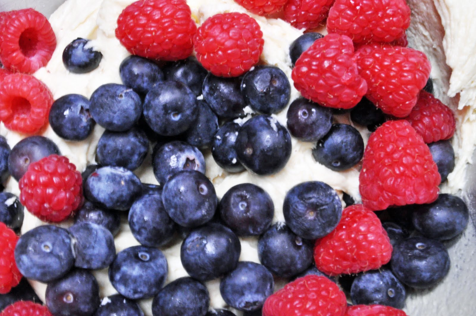 All That's Left Are The Crumbs: To Try Tuesday - Mixed Berry Buckle