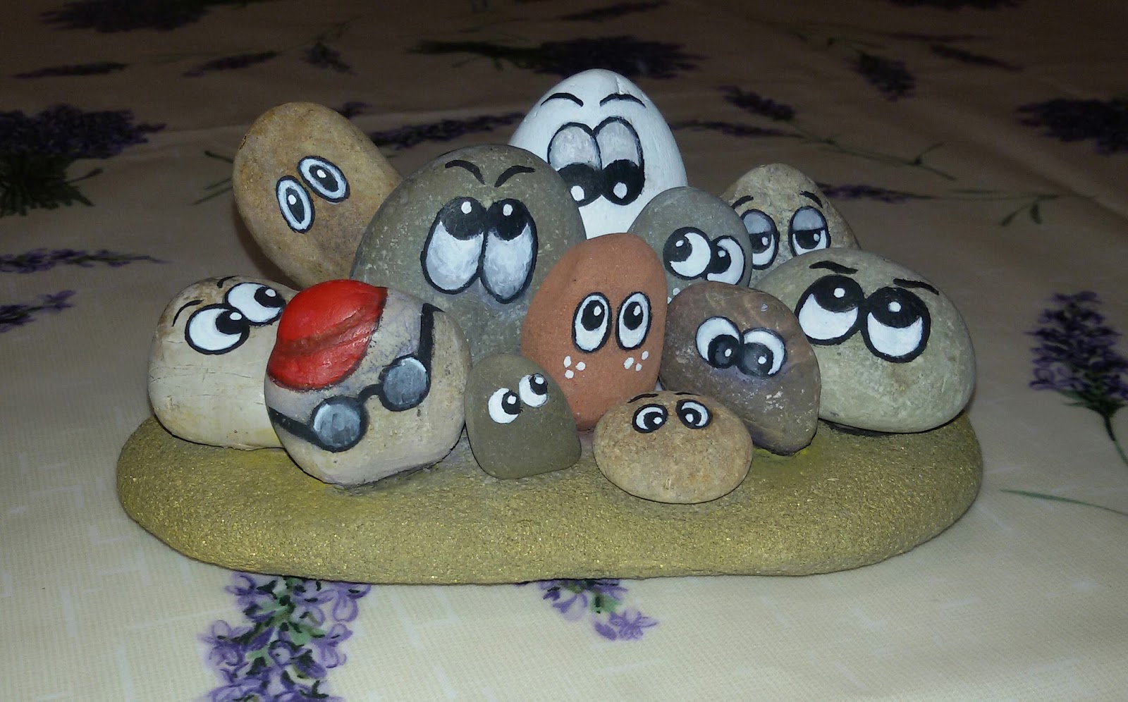 ClarArt L' angolo delle fantasie: Sassi dipinti